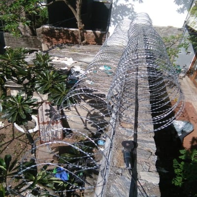 Razor Barbed Wire Fence for House Safety | Athurugiriya